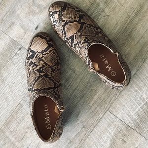 Mata | Shoes | New Mata Python Snakeprint Low Heeled Ankle Bootie ...